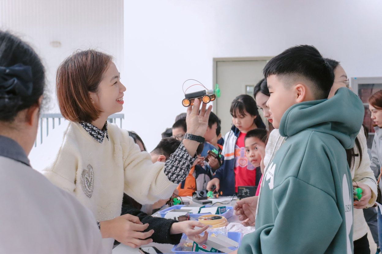 Phenikers nhí hào hứng trải nghiệm ngày hội STEM Fair 2024 - Phenikaa ...